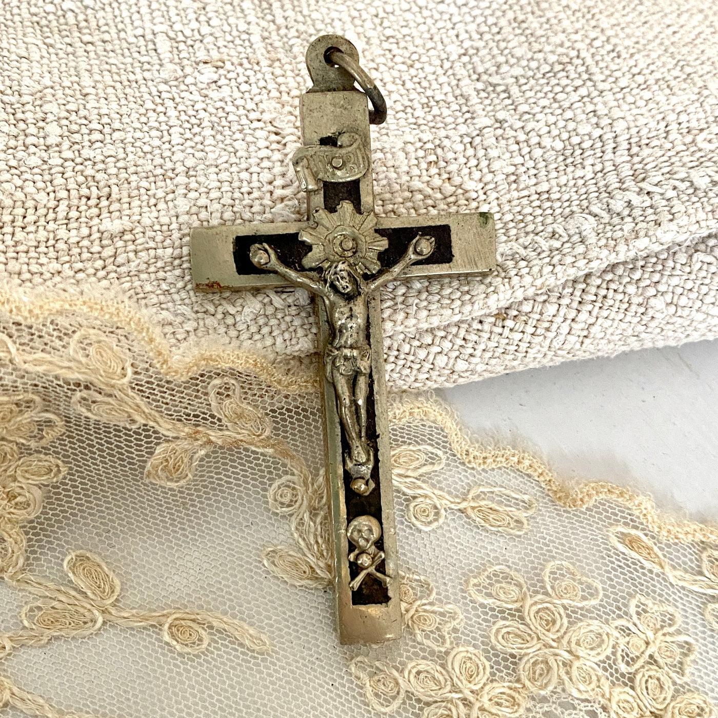 Antique pectoral cross skull and bones ebony wood | SweetAntik